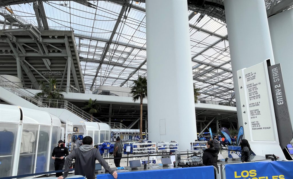 SoFi Stadium Gameday Guide - スタジアム徹底解剖