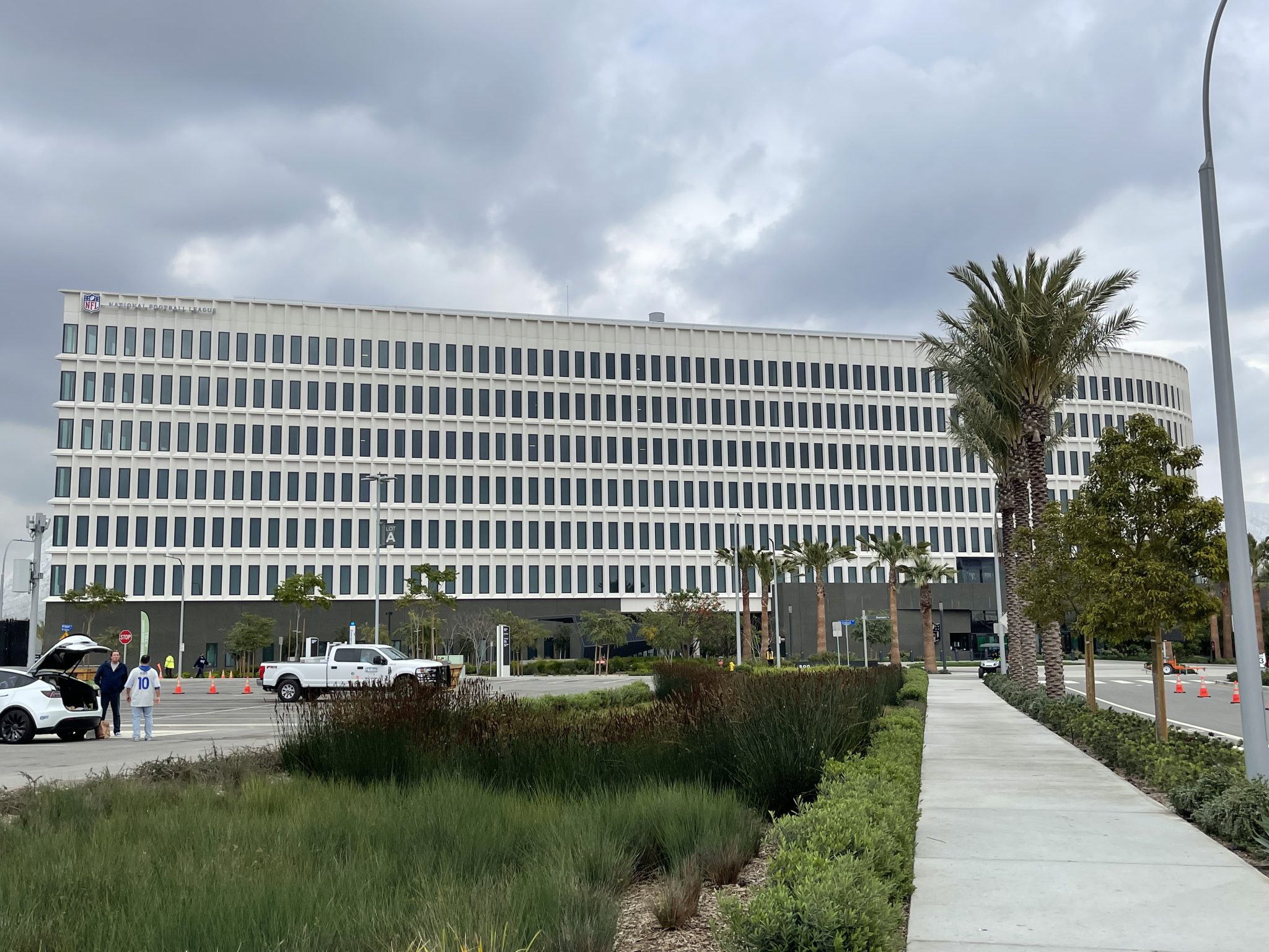 SoFi Stadium Gameday Guide - スタジアム徹底解剖